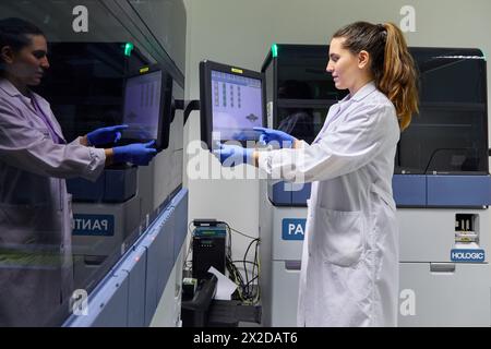 Integrated solutions for molecular tests in the diagnostic laboratory ...