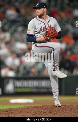 Atlanta Braves pitcher Aaron Bummer (49) delivers against the ...
