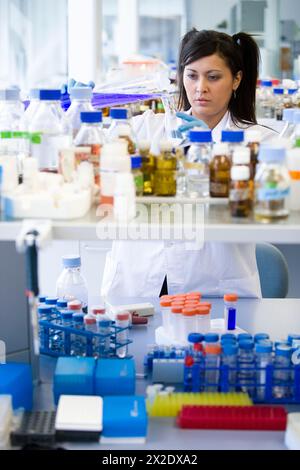 Biopharmaceutical lab, development of new therapeutic molecules based ...