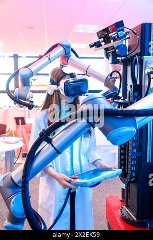 Robotic arm with artificial vision, Researcher with virtual reality ...