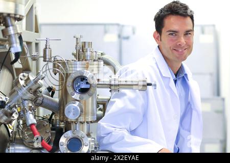 Auger Electron Spectroscopy, AES, VG Scientific ESCAlab 200D Surface ...