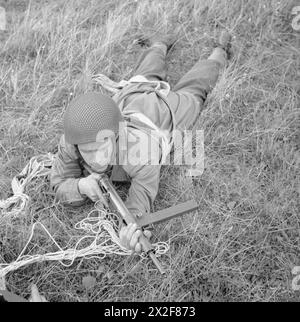 In August 1942, a paratrooper of the British Army Parachute Regiment ...