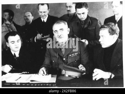 SPITZBERGEN RAID - Left to right : Brigadier Potts, C-in-C Expedition ...