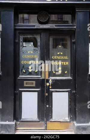 Doors of The Seven Stars pub, Holborn, London Stock Photo - Alamy