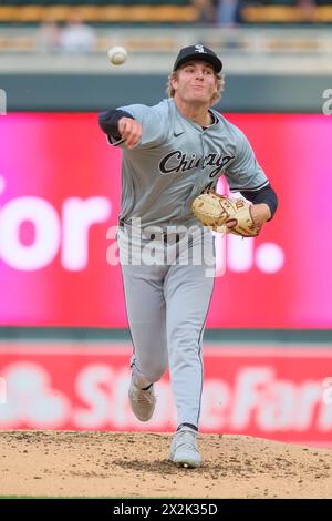 Chicago White Sox pitcher Jonathan Cannon throws against the Los ...