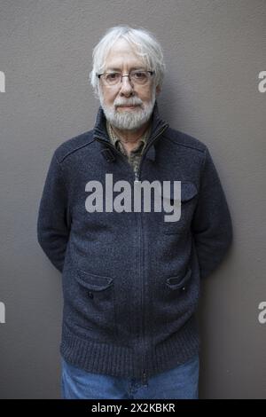 Portrait of Mike Wallace (historian) at his place in Coyoacan 10/01 ...