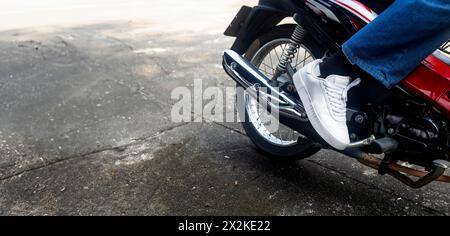 kick starter to start the motorbike, motorcycle broken down The engine ...