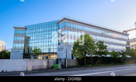 Exterior view of the French headquarters of Stellantis in Poissy ...