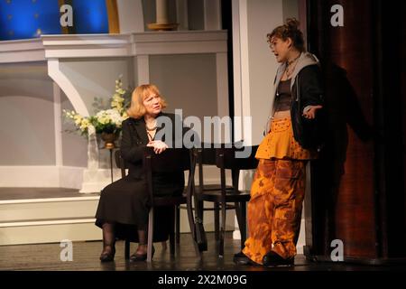 Leonie Krieg als Kim Olkowski während der Fotoprobe für das Stück ...