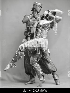 Russian ballet dancers Vera Fokina and Michel Fokine in Daphne and ...