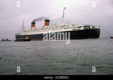 RMS Queen Elizabeth, Firth of Clyde from Gourock, Scotland. 10 March ...