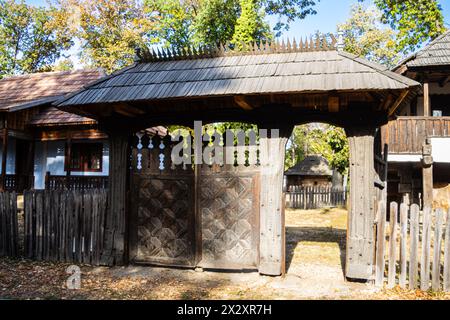 Traditional wooden gate and house at the Dimitrie Gusti Village Museum ...