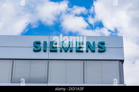 Firmengebäude der Firma Siemens Schweiz AG in der Stadt Zug mit ...