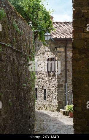 Bagnone, historic town in Lunigiana, Tuscany, Italy Stock Photo - Alamy