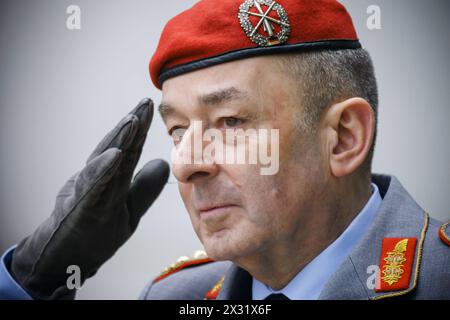 General Carsten Breuer, Generalinspekteur der Bundeswehr, spricht mit ...