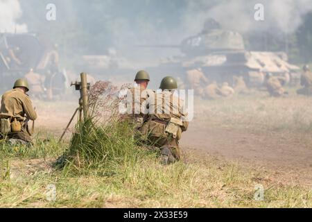 detachment of the three Soviet soldiers firing mortar Stock Photo - Alamy