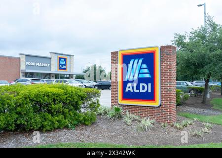 An Aldi store in Pearland, Texas, USA Stock Photo - Alamy