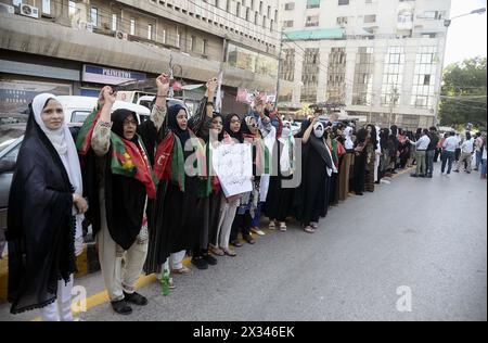 Members of Tehreek-e-Insaf (PTI Women Wing) are holding protest ...
