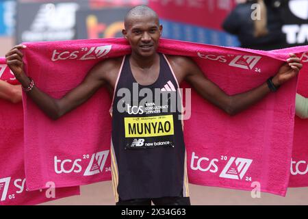 Alexander Mutiso Munyao of Kenya wins the mens Marathon at the 2024 TCS London Marathon Stock ...