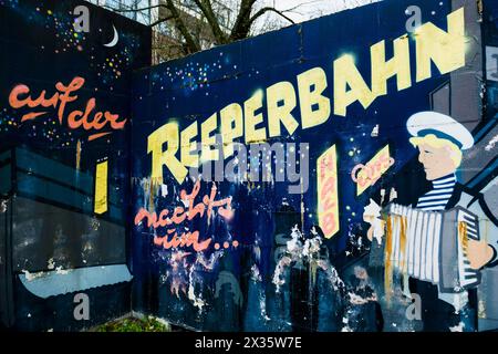 Lettering Reeperbahn, street art, graffiti, painted house wall ...