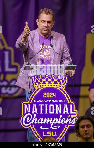 Rouge, LA, USA. 24th Apr, 2015. LSU Tigers head coach Paul Mainieri (1 ...
