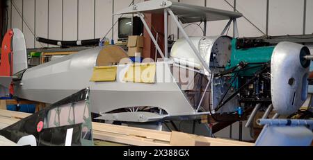 Work on vintage aircraft in aero club service hanger Stock Photo - Alamy