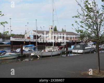 Gillingham, Kent, UK. 25th Apr, 2024. Historic paddlesteamer Medway ...