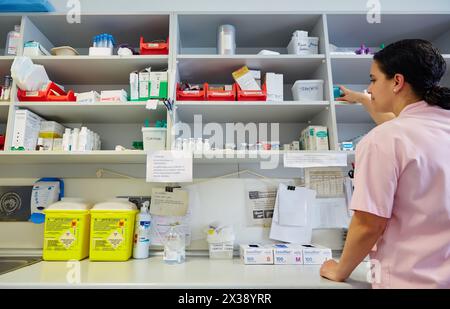 nurse preparing medication, nursing control, plant hospitalization ...