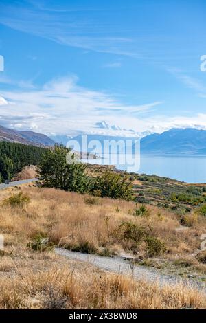 View of Lake Benmore from state highway Stock Photo - Alamy