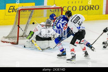 Inm der 52. Spielminute trifft der Klotener #25 Harrison Luc Schreiber ...