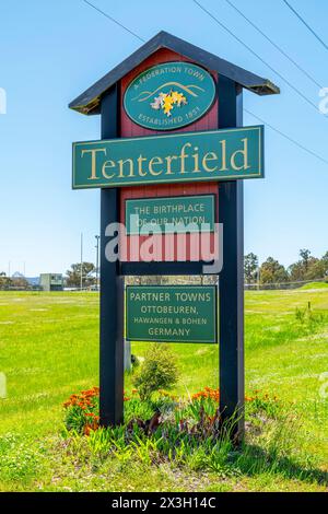 Welcome to Tenterfield sign at the northern entrance to Tenterfield ...