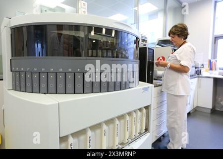 BenchMark IHC/ISH staining platforms automate the entire ...