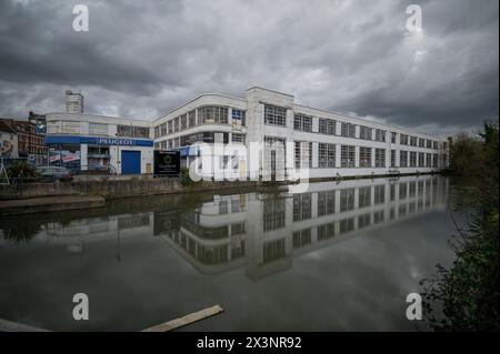 Len House, the 1930s art deco Rootes car showroom and factory in ...