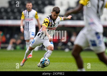 LINZ, AUSTRIA - APRIL 28: Sascha Horvath of LASK and Marco Gruell of ...