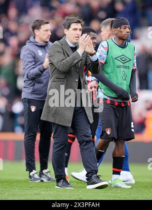 Bournemouth manager Andoni Iraola (centre right) speaks to the match ...