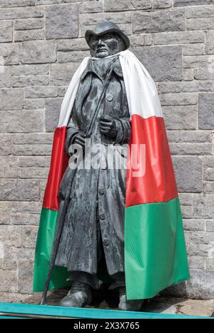 Statue of Welsh drover, Llandovery, Wales, UK Stock Photo - Alamy