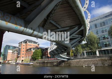 S-shaped Valentine Bridge, Temple Meads, Bristol, England, UK Stock ...
