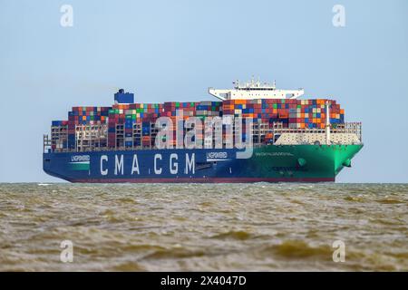 The LNG-powered Ultra Large container ship CMA CGM Concorde heading in ...