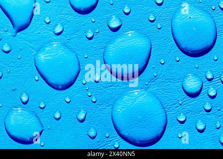 Full frame small water droplets purple feather backdrop Stock Photo - Alamy