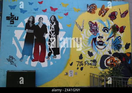 Street art on Peckham Road Stock Photo - Alamy