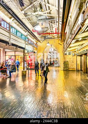 Chelsea Market, trendy food hall in the former Oreo chocolate factory ...