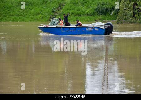 Members of SDRF State Disaster Response Force carry people rescued from ...