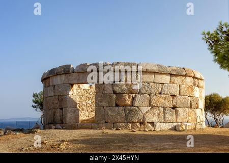 greece saronic islands salamina the monument to the battle of salamis ...