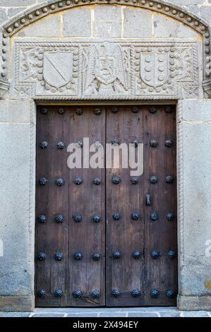Palacio de los Verdugo, medieval exterior building architecture, Avila ...
