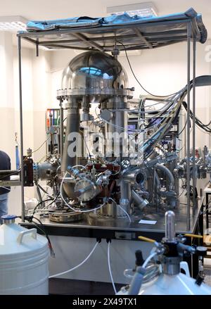 UHV (ultra-high vacuum) chamber, Nanophysics laboratory, Materials ...