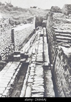 Street in Mohenjo-Daro. Photos from the first half of the 20th century ...