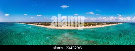 Punta Prosciutto azure sea water, crystal clear water on beach Punta ...