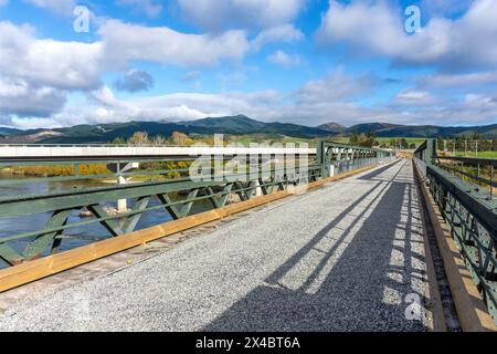 Old Beaumont Bridge across River Clyde, State Highway 8, Beaumont ...