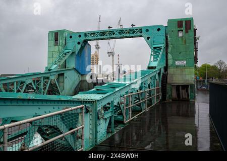 Poole lifting bridge which connects Hamworthy and Poole town centre ...
