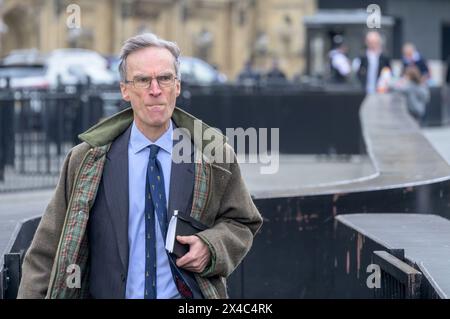 Dr Andrew Murrison MP (Con: S W Wiltshire) walking into the Houses of ...